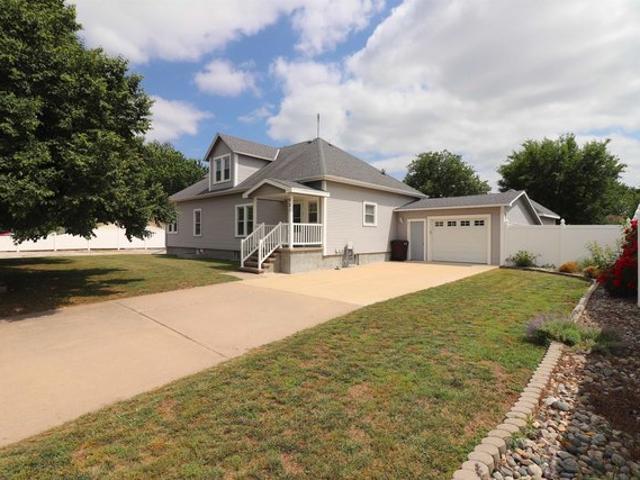 921 W 9th St, Schuyler, NE 68661