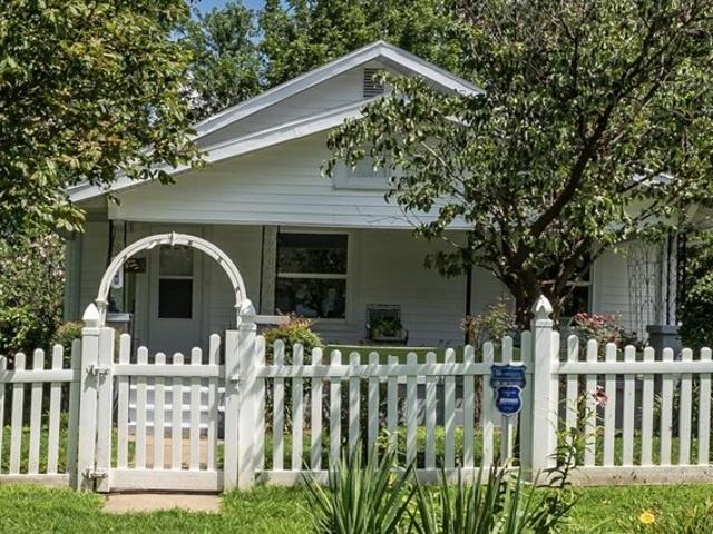 921 W Turner St, Springfield, MO 65803