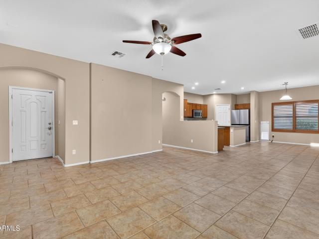 921 W DANA Drive