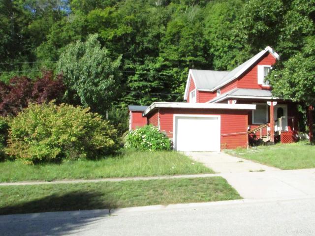 921 W Superior Street