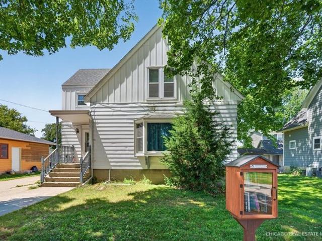 921 Wheeler St, Woodstock, IL 60098