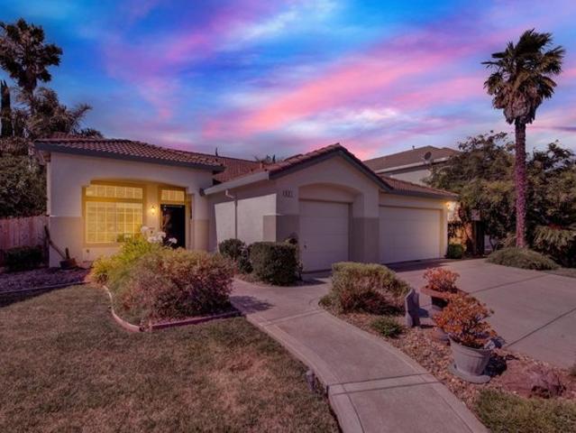 921 Topaz Cir, Vacaville, CA 95687