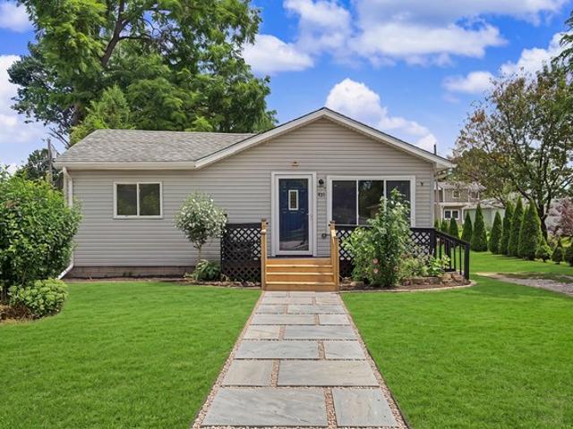 921A Fleming St, Hobart, IN 46342