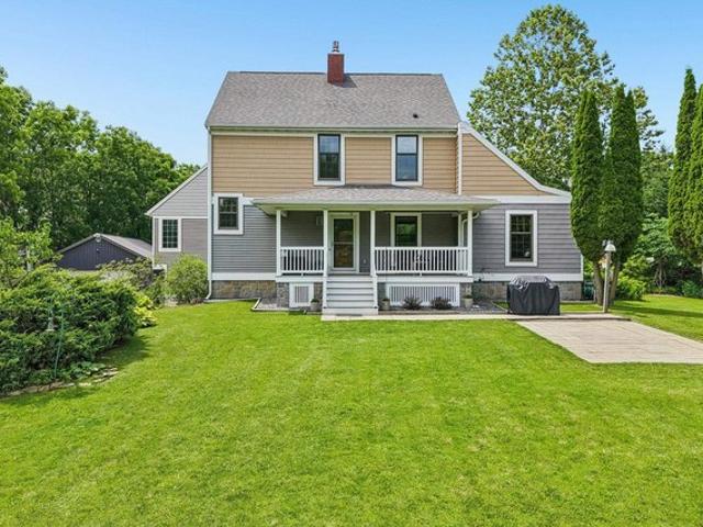 9224 Fargo Rd, Mount Horeb, WI 53572