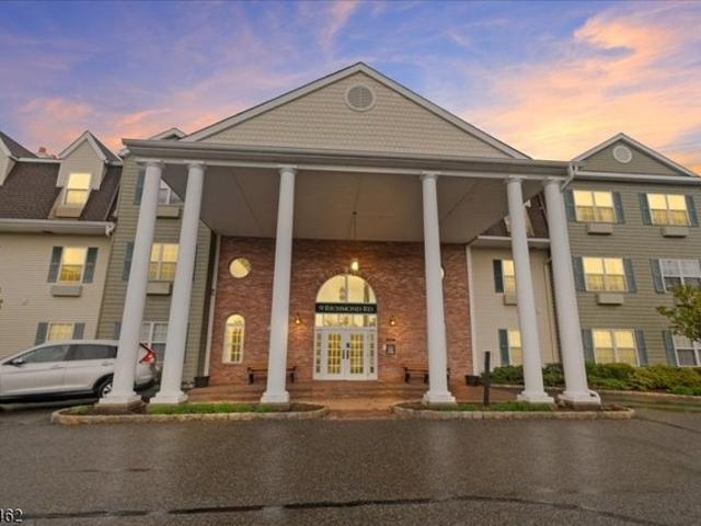 9224 Richmond Rd Unit 224, West Milford, NJ 07480