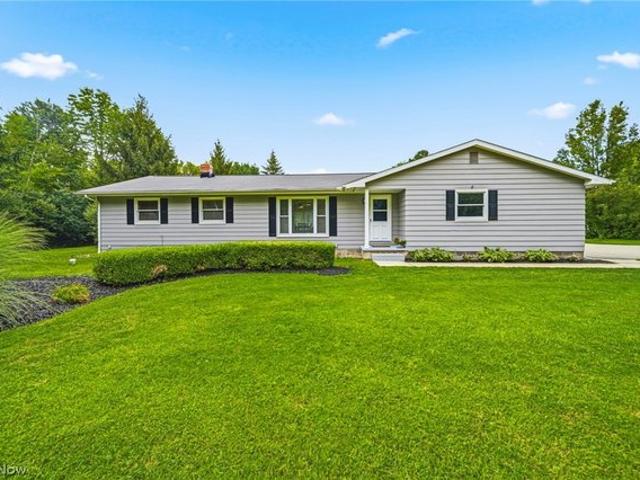 9225 Willson Dr, Chagrin Falls, OH 44023