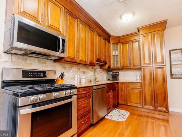 9226 Ditman St, Philadelphia, PA 19114
