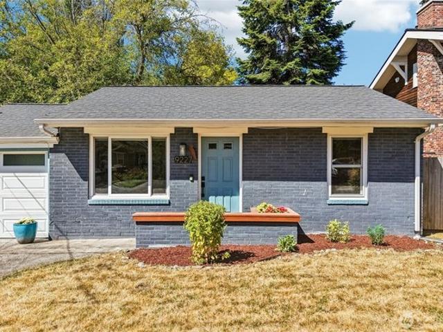 9227 Palatine Ave N, Seattle, WA 98103
