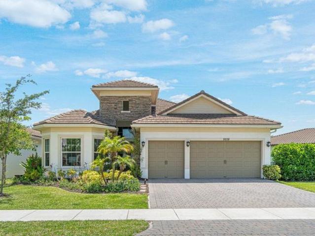 9228 Greenspire Ln, Lake Worth, FL 33467