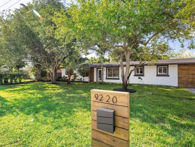 9220 164th St SW, Palmetto Bay, FL 33157