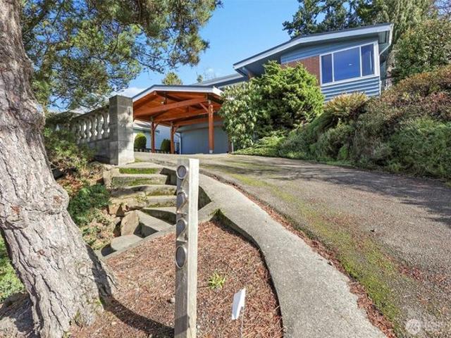 9220 10th Ave SW, Seattle, WA 98106