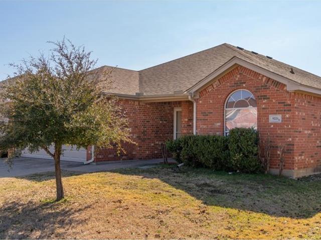 9221 Marilyn Dr, White Settlement, TX 76108