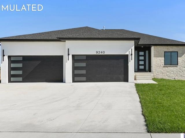 9221 Castle Pine Dr, Lincoln, NE 68516