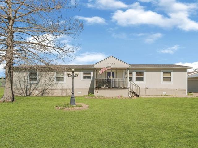 9222 Avenue C, Liverpool, TX 77577
