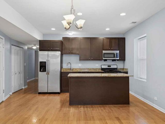 9222 S Laflin St 2 Bedroom Apartment for Rent at 9222 S Laflin St, Chicago, IL 60620 Washington Heights