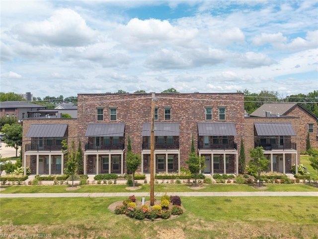 9223 Ra Young Jr Dr, Fort Smith, AR 72916
