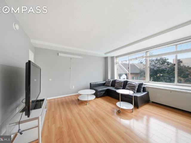 922 24th St NW 312, Washington, DC