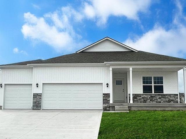 922 33rd St SE, Altoona, IA 50009