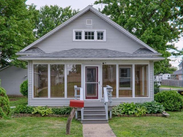 922 9th Ave, Fulton, IL 61252