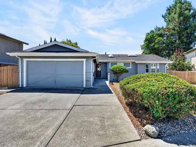 922 Cottonwood Ct, Petaluma, CA 94954