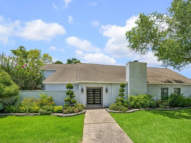 922 Crossroads Dr, Houston, TX 77079
