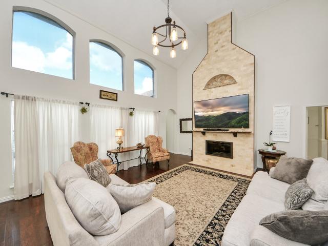922 Bayhill Drive