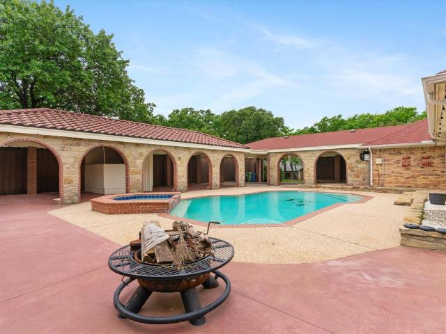 922 Beverly Court