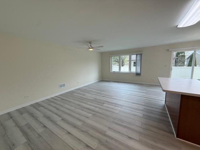 922 Bergera Street W
