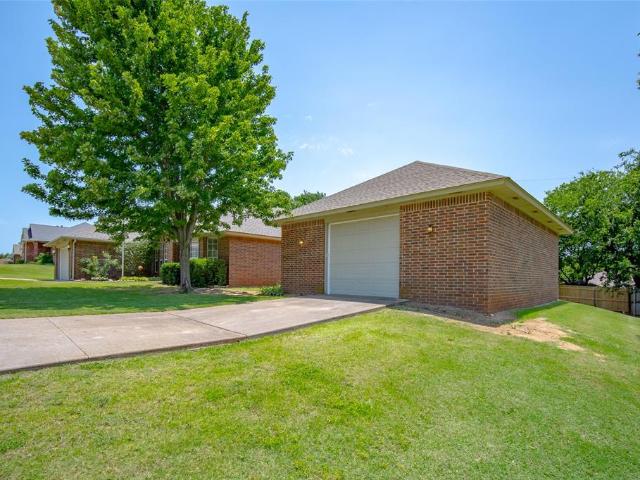 922 Blue Bird Terrace