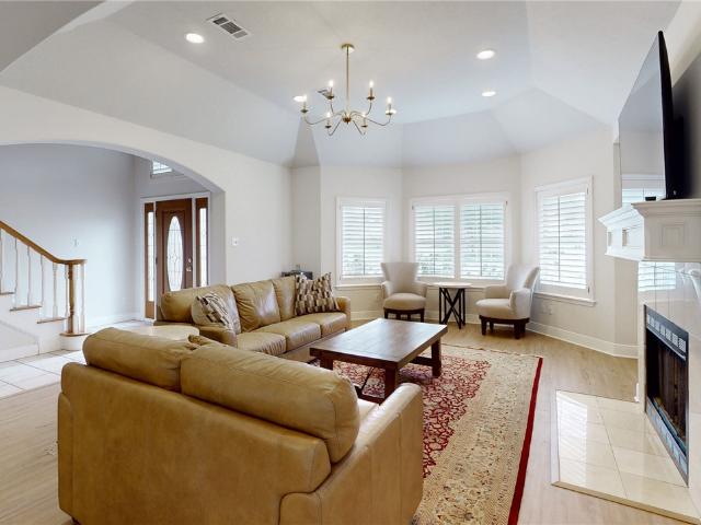 922 Grand Oaks Circle