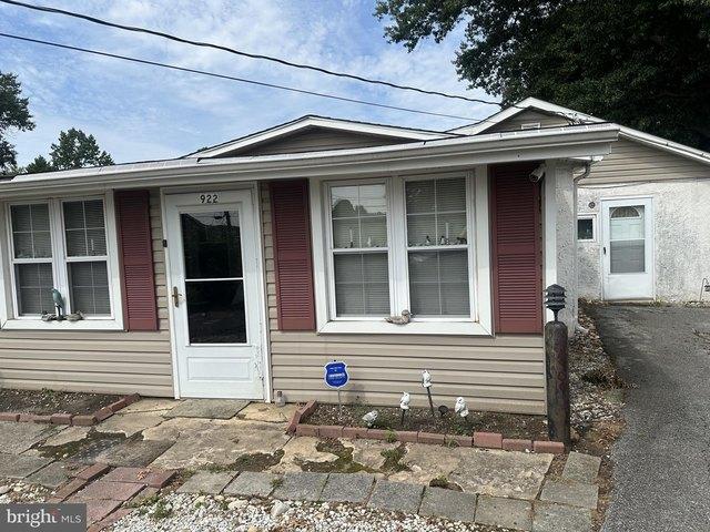 922 E Hazeldell Ave, New Castle, DE 19720