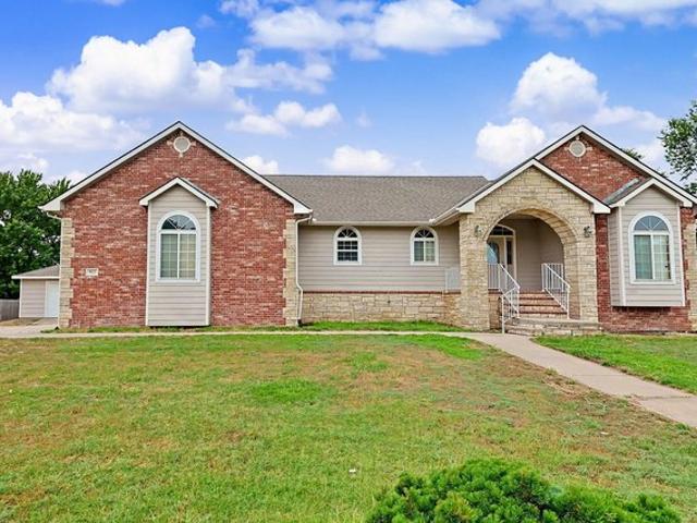 922 E Karla Ct, Haysville, KS 67060