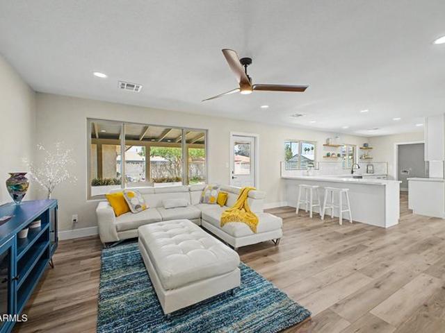 922 E Loyola Dr, Tempe, AZ 85282