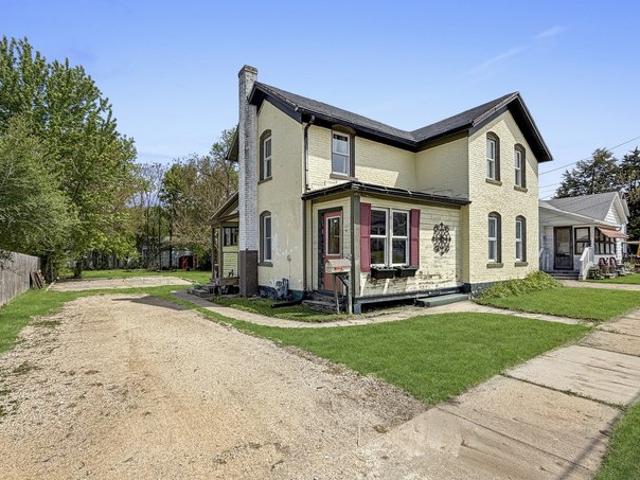 922 E Shawnee St, Freeport, IL 61032