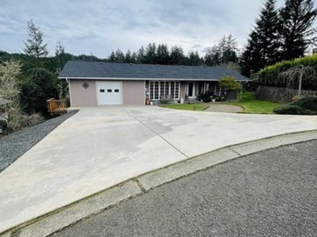 922 Fern Pl, Reedsport, OR 97467