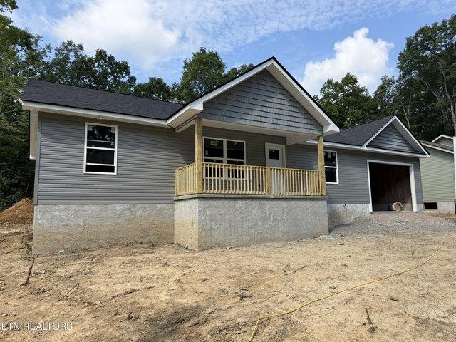 922 Kemah Ln, Crossville, TN 38572