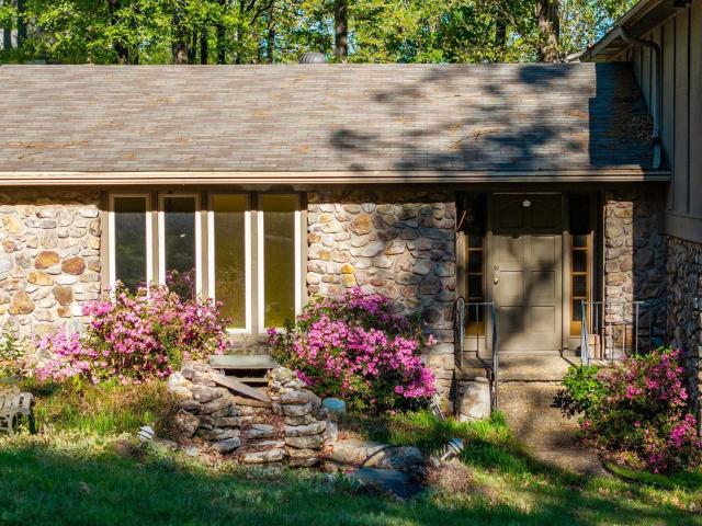 922 Kings Mountain Dr