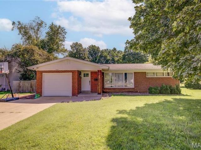 922 Hawthorn Dr, Sikeston, MO 63801