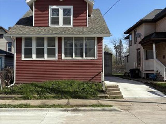 922 Hamilton St, Racine, WI 53404