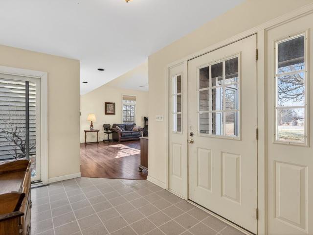 922 Idlewild Dr, Round Lake Beach, IL