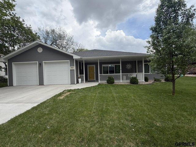 922 Juniper Ave, Crete, NE 68333