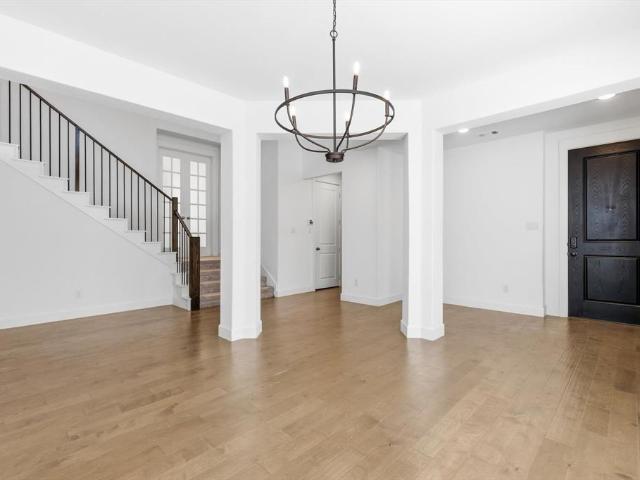 922 Leola Lane