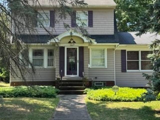 922 Montford Rd, Cleveland Heights, OH 44121