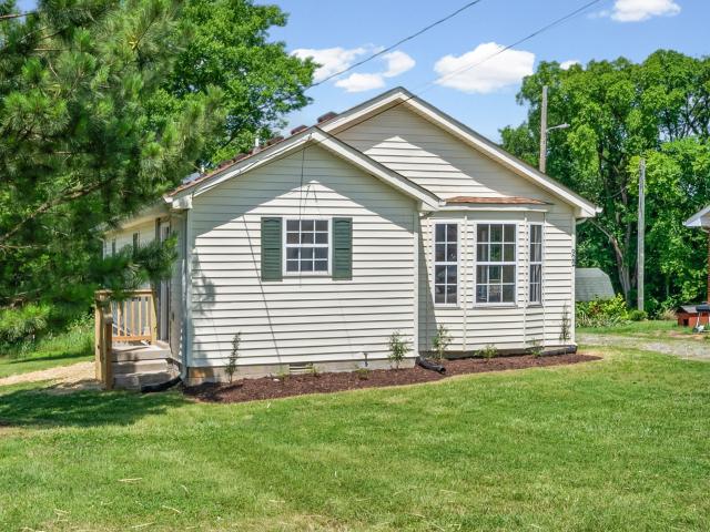 922 Martin St