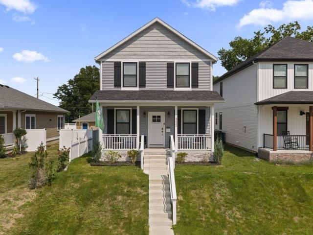922 N Hill St, South Bend, IN 46617