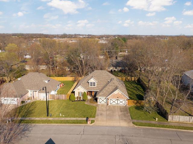 922 N Ridgemont Road