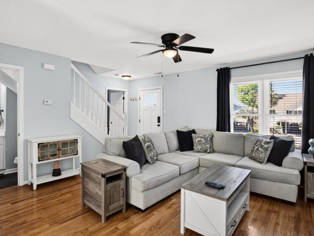 922 Salt Pl