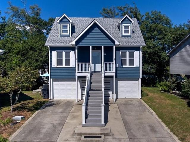 922 Salt Pl, Murrells Inlet, SC 29576