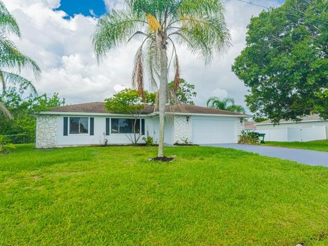 922 SE Thornhill Dr, Port Saint Lucie, FL 34983