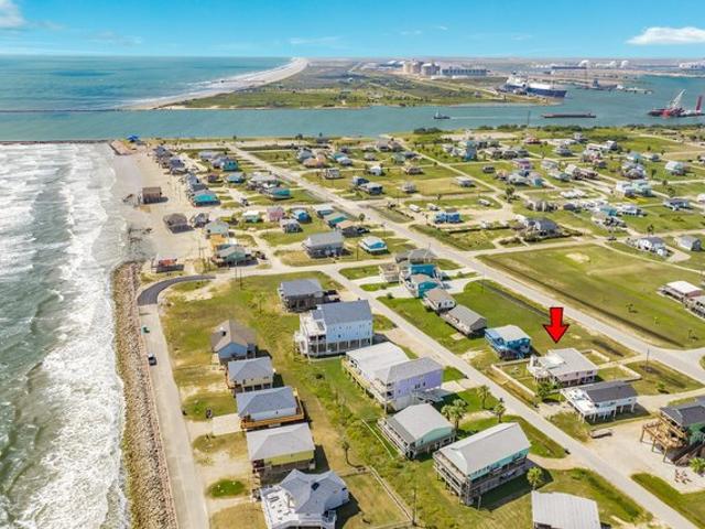 922 Seashell Dr, Freeport, TX 77541